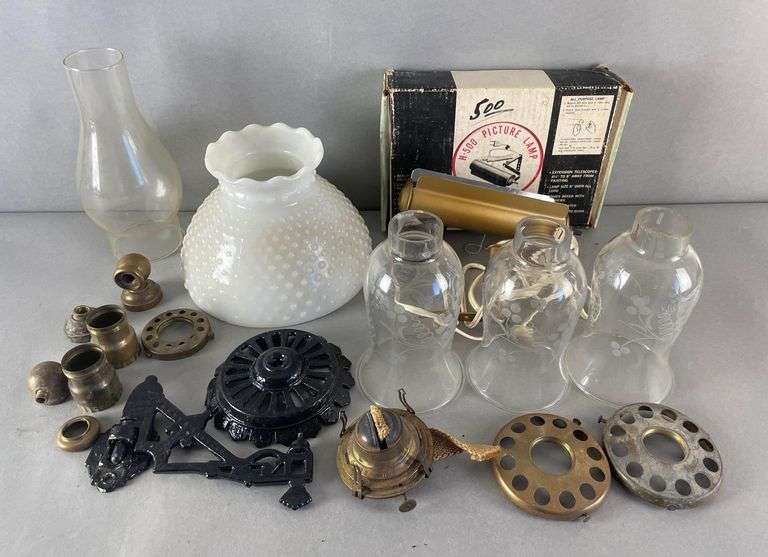 Group of Vintage Lamp Parts - Matthew Bullock Auctioneers