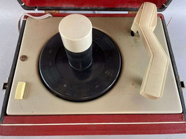 Vintage Decca DP910 Portable Record Player - Matthew Bullock Auctioneers