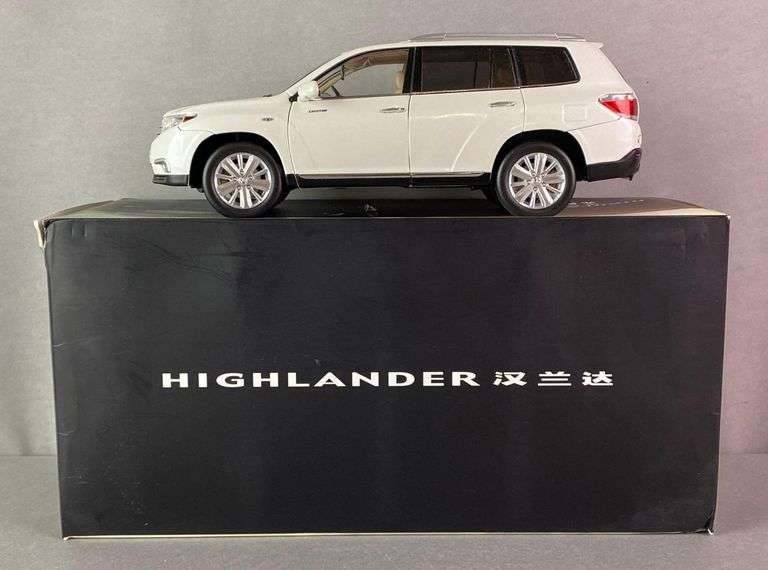 Japanese Toyota Highlander Die-Cast Model - Matthew Bullock Auctioneers