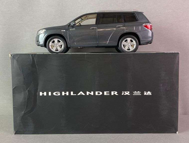 Japanese Toyota Highlander V6 Die-Cast Model - Matthew Bullock Auctioneers