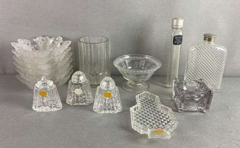 Group of 15 Assorted Glass Items - Matthew Bullock Auctioneers