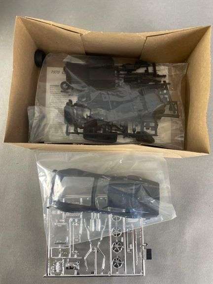 Testors 1970 Chevy Corvette Model Kit - Matthew Bullock Auctioneers