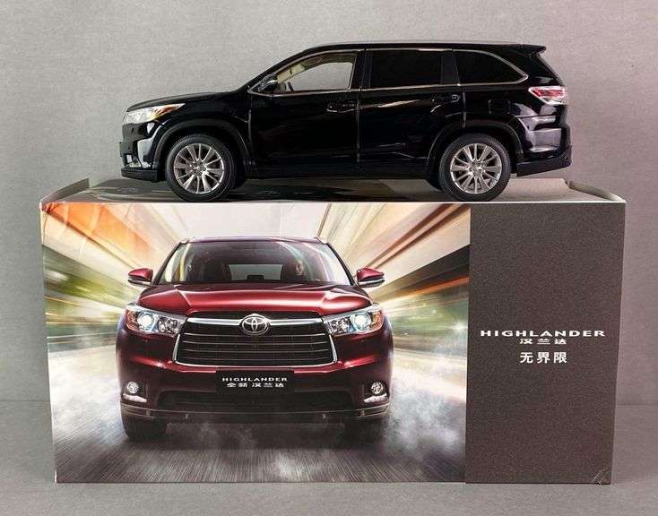 Japanese Toyota Highlander Die-Cast Model - Matthew Bullock Auctioneers