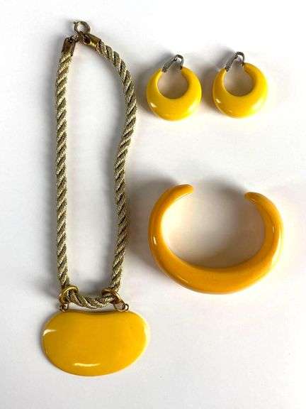 Group of 3 Yellow Bakelite Jewelry Items - Matthew Bullock Auctioneers