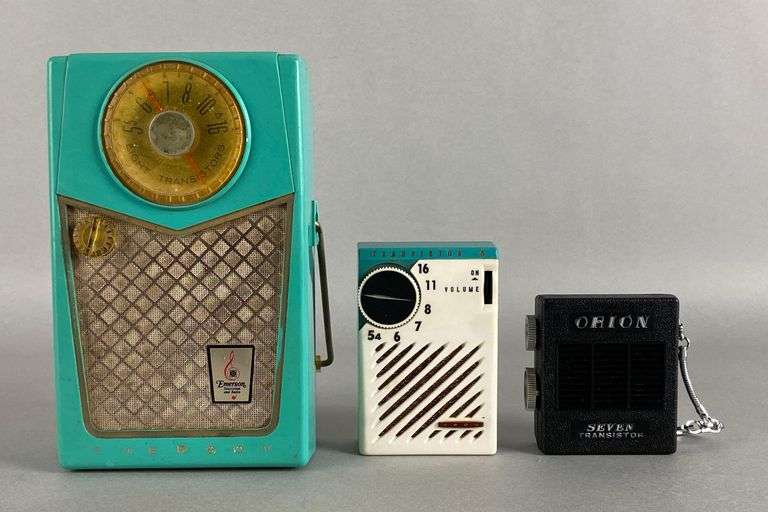 Group of 3 Small Vintage Radios - Matthew Bullock Auctioneers