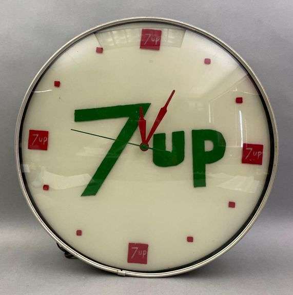 Repainted 7-Up Light Up Advertising Clock - Matthew Bullock Auctioneers