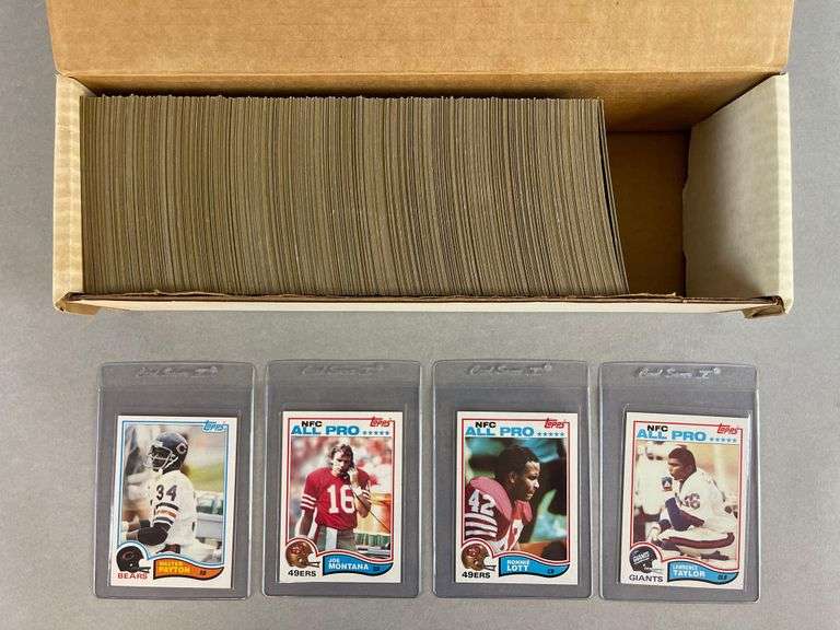 1982 Topps Football Complete Set - Matthew Bullock Auctioneers