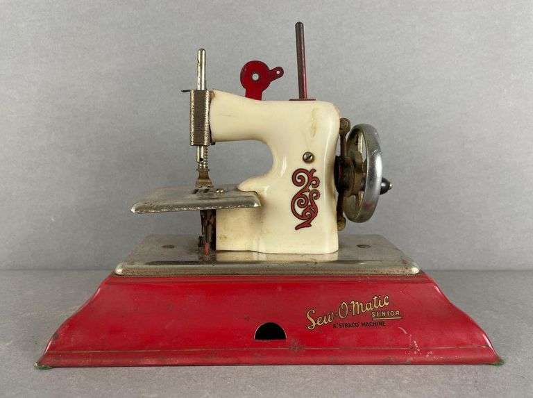 Straco Sew-O-Matic Senior Toy Sewing Machine - Matthew Bullock Auctioneers