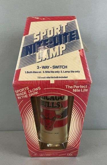1988 Chicago Bulls Sport Nite-Lite Lamp - Matthew Bullock Auctioneers