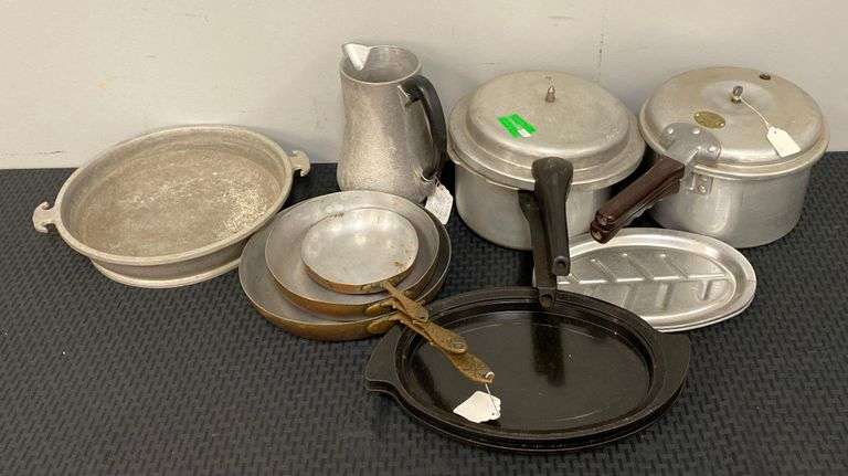 Group of 11 Assorted Kitchenware - Matthew Bullock Auctioneers