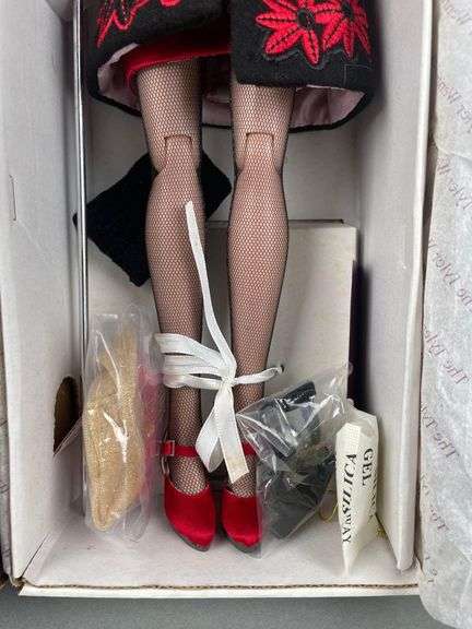 Tonner Fifth Avenue Fever Layne Reese Fashion Doll - Matthew Bullock ...