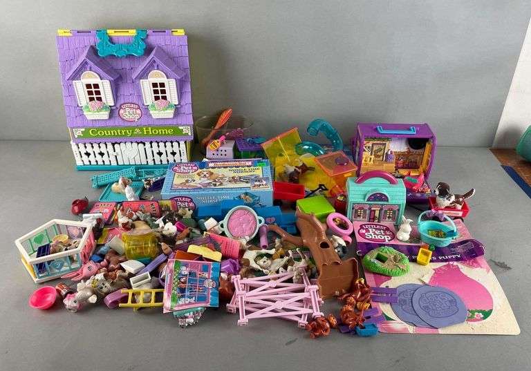 Group of Littlest Pet Shop Items - Matthew Bullock Auctioneers
