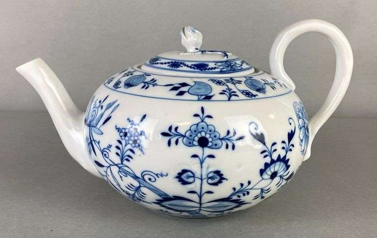 Meissen Blue Onion Porcelain Teapot - Matthew Bullock Auctioneers