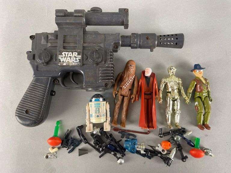 Group of Vintage Kenner Star Wars Action Figures and More - Matthew ...