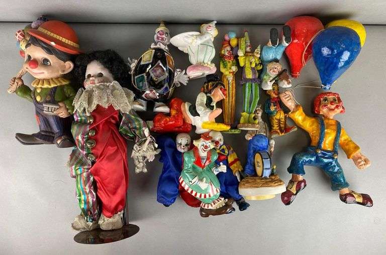 Group of 14 Clown Items - Matthew Bullock Auctioneers