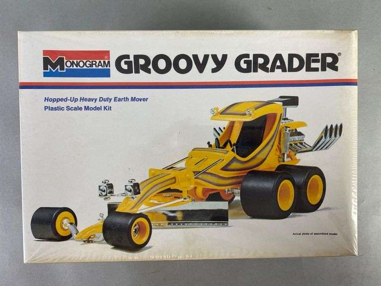 Monogram Groovy Grader Earth Mover Plastic Model Kit - Matthew Bullock ...