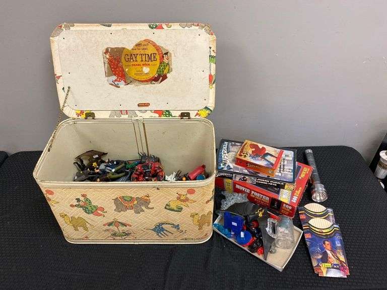 Group of Assorted Toys in Toy Chest - Matthew Bullock Auctioneers