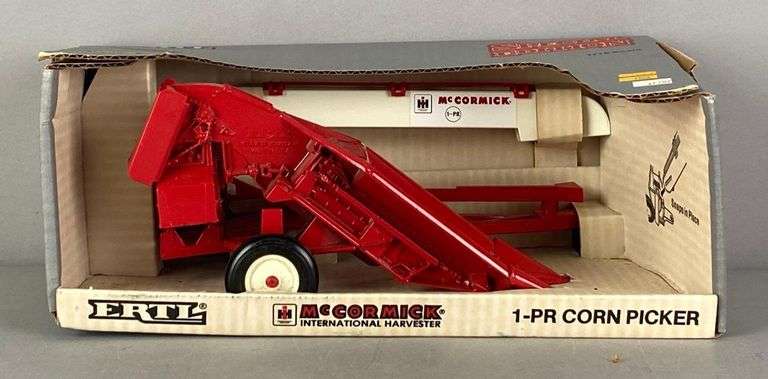 ERTL International Harvester McCormick 1-PR Corn Picker - Matthew ...