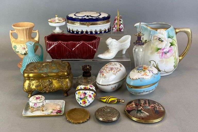 Group of Assorted Decorative Items - Matthew Bullock Auctioneers