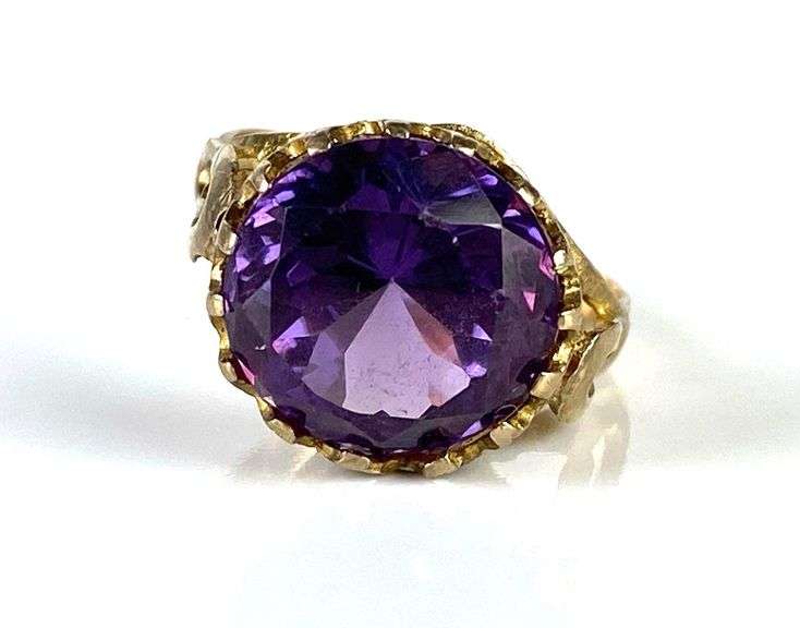14K Gold Purple Gemstone Ring - Matthew Bullock Auctioneers