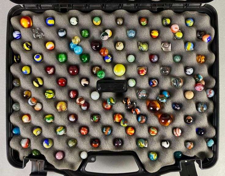 Group of 100+ Vintage Marbles - Matthew Bullock Auctioneers