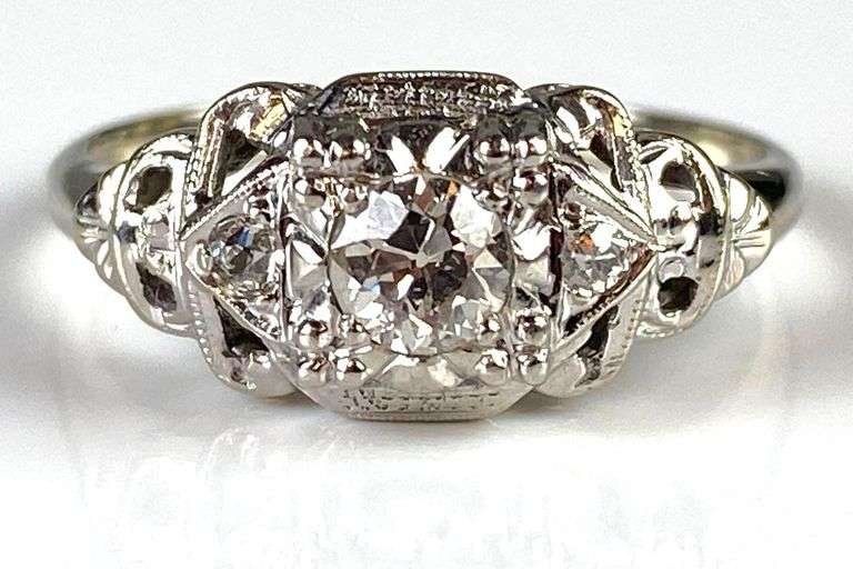 14K White Gold Diamond Ring - Matthew Bullock Auctioneers