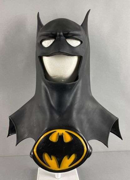 1992 DC Comics Batman Returns Rubber Mask - Matthew Bullock Auctioneers