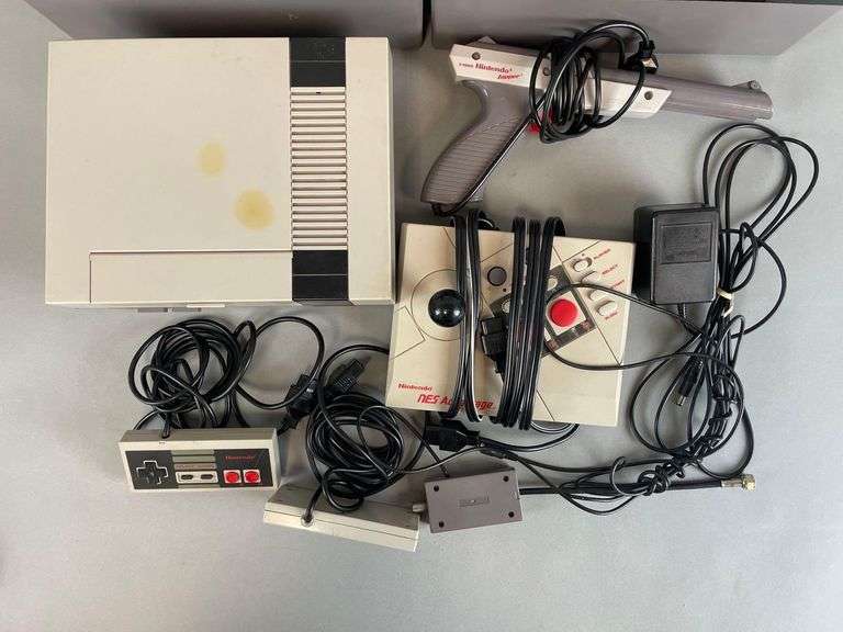 1985 Nintendo Entertainment System with Controllers and Accessories ...