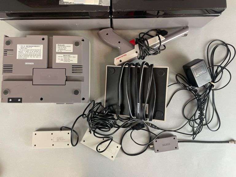 1985 Nintendo Entertainment System with Controllers and Accessories ...