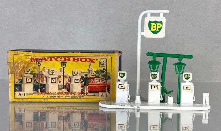 Matchbox No. A-1 Garage Pumps And Sign - Matthew Bullock Auctioneers