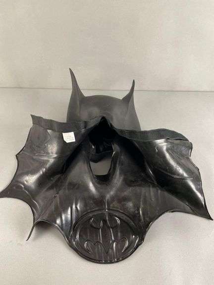 1992 DC Comics Batman Returns Rubber Mask - Matthew Bullock Auctioneers