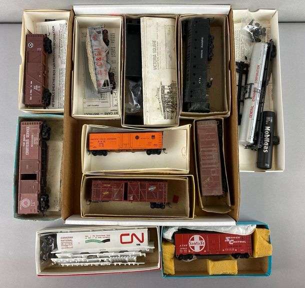 Group of 11 Assorted HO Scale Train Carts - Matthew Bullock Auctioneers