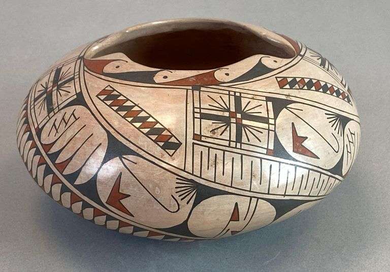 Lazaro Ponce Mata Ortiz Mexican Pottery Jar - Matthew Bullock Auctioneers