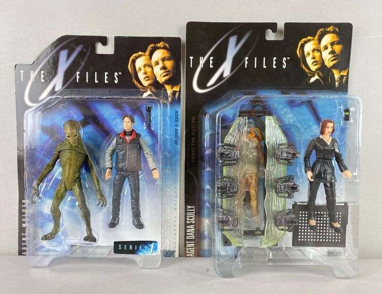 Group of 2 Electra The X Files Figures - Matthew Bullock Auctioneers