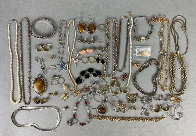 Group of Costume Jewelry - Matthew Bullock Auctioneers