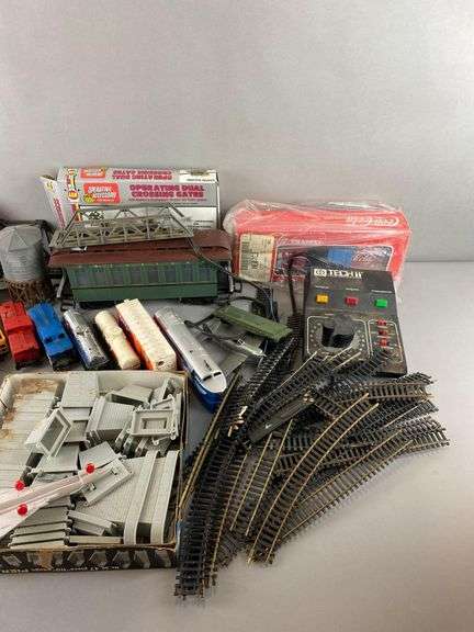 Group of Assorted Train Items and More - Matthew Bullock Auctioneers