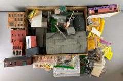 Group of Assorted HO Scale Train Items - Matthew Bullock Auctioneers