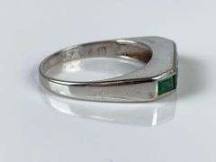 18K White Gold Emerald Ring - Matthew Bullock Auctioneers