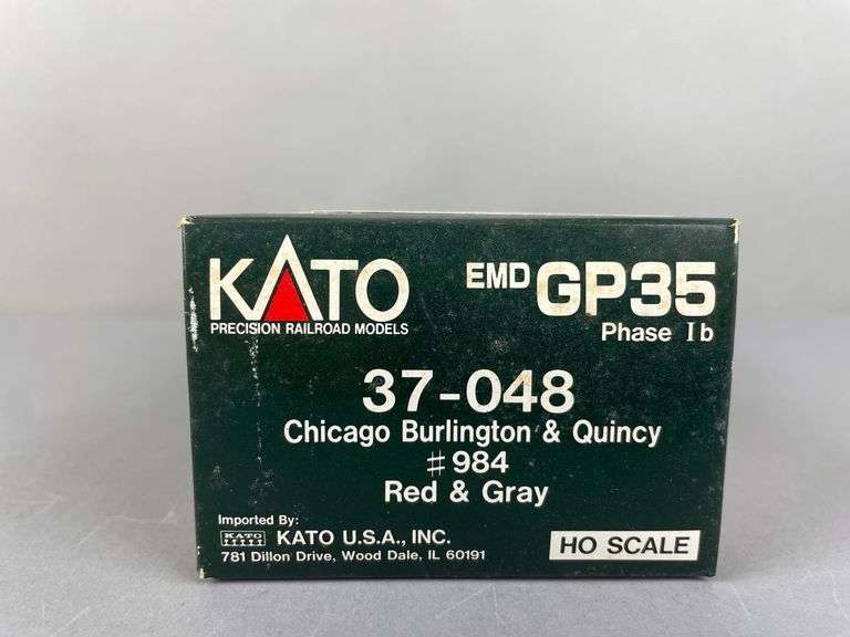 Kato HO Scale EMD GP35 Powered CB&Q Locomotive - Matthew Bullock Auctioneers
