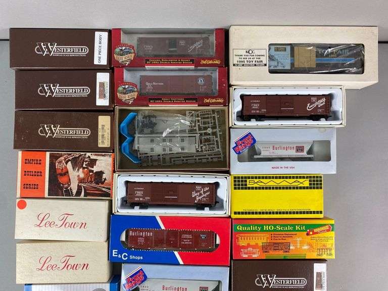 Group of Assorted Model Train Cars - Matthew Bullock Auctioneers