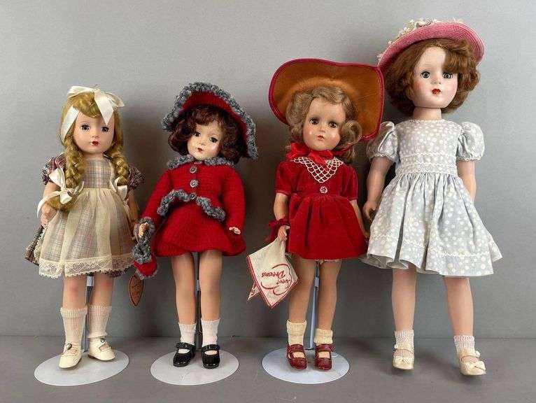 Group of Vintage Plastic Dolls - Matthew Bullock Auctioneers