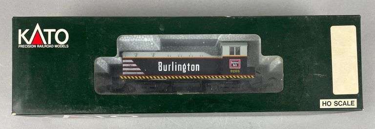 Kato HO Scale EMD NW2 Phase I CB&Q Locomotive - Matthew Bullock Auctioneers