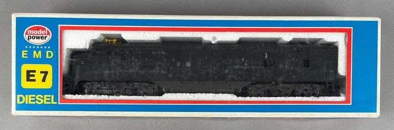 Model Power HO Scale EMD E7 Diesel Locomotive - Matthew Bullock Auctioneers