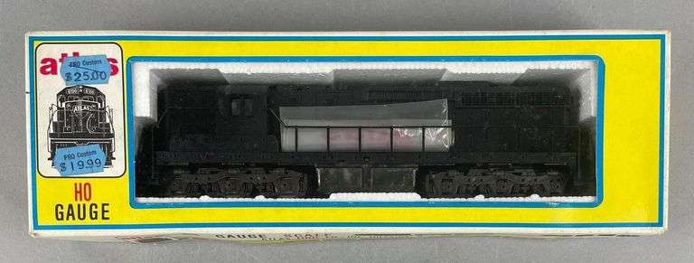 Atlas HO Scale SD24 Diesel Locomotive - Matthew Bullock Auctioneers