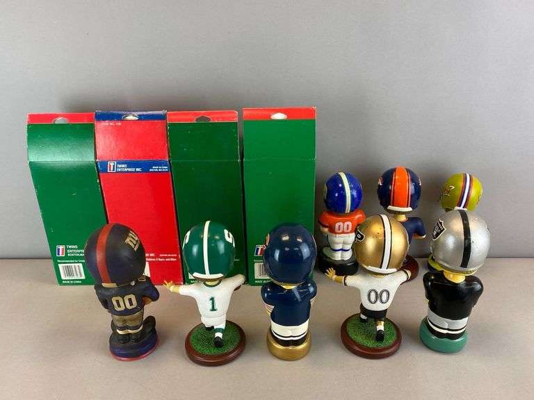 Group of 12 Assorted Bobbleheads - Matthew Bullock Auctioneers