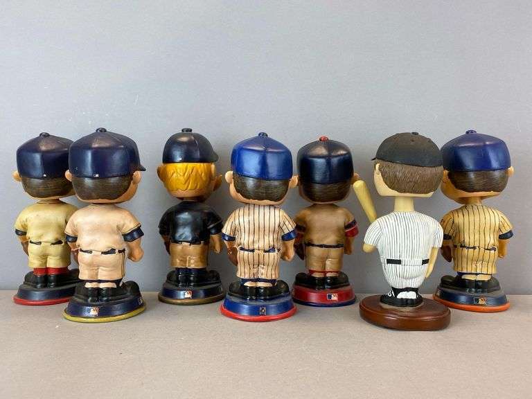 Group of 7 Bobbleheads - Matthew Bullock Auctioneers