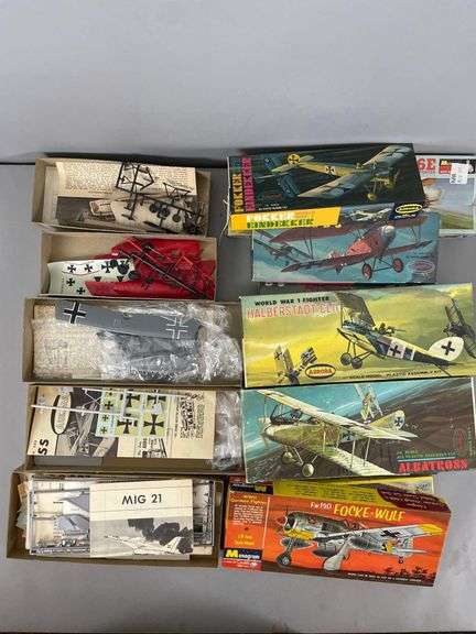 Group of German Aircraft Model Kits and More - Matthew Bullock Auctioneers