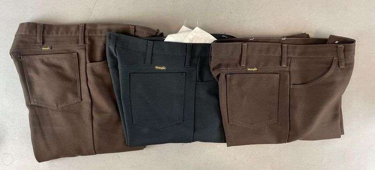 Group of Men's Wrangler Polyester Pants - Matthew Bullock Auctioneers