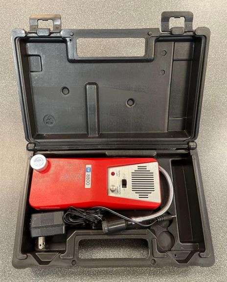 TIF 8800 Combustible Gas Detector - Matthew Bullock Auctioneers