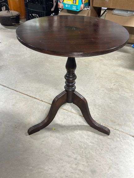 Very nice Table see photos for measurements - McNatt Real Estate